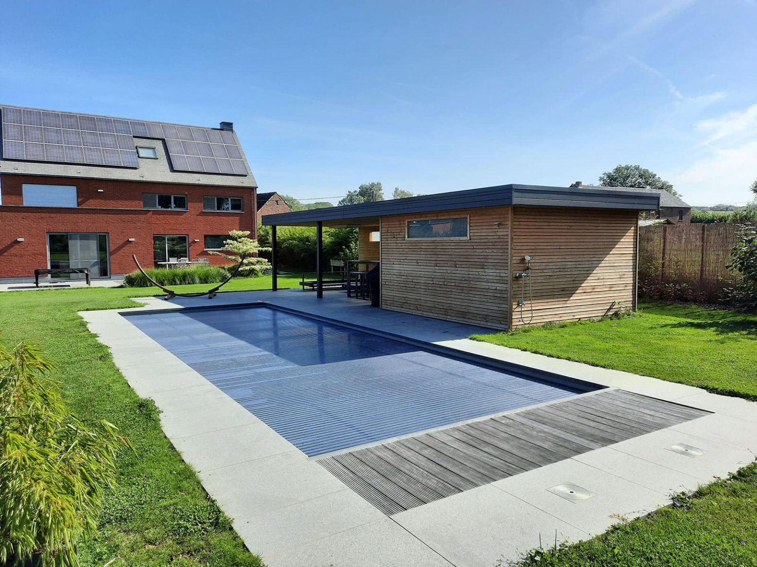 Pool-house sur mesure fonctionnel pour la piscine privée | Concept Abri